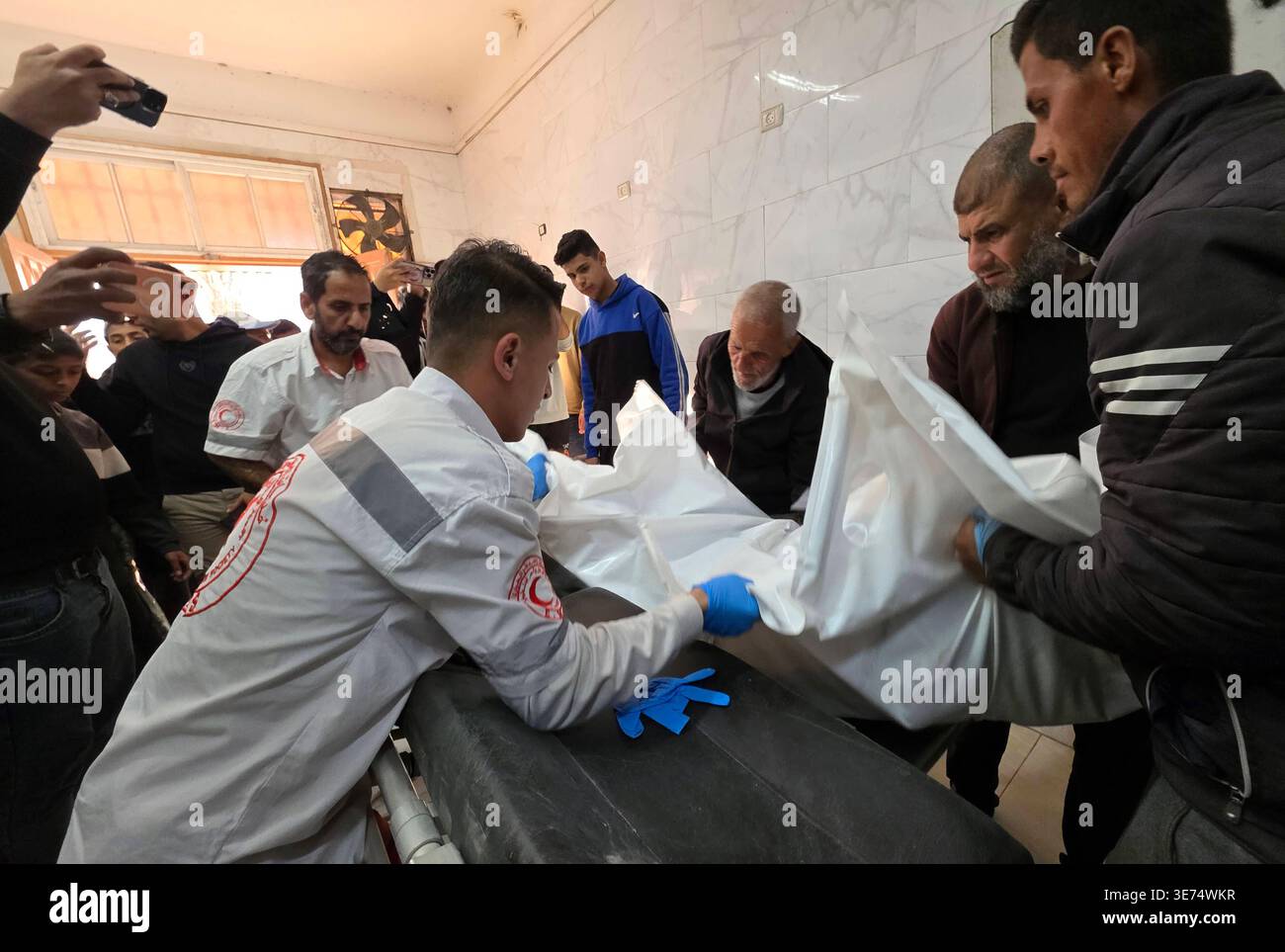 Palestinians bid farewell to the body of Mahmoud Ibrahim al-Barim, who ...