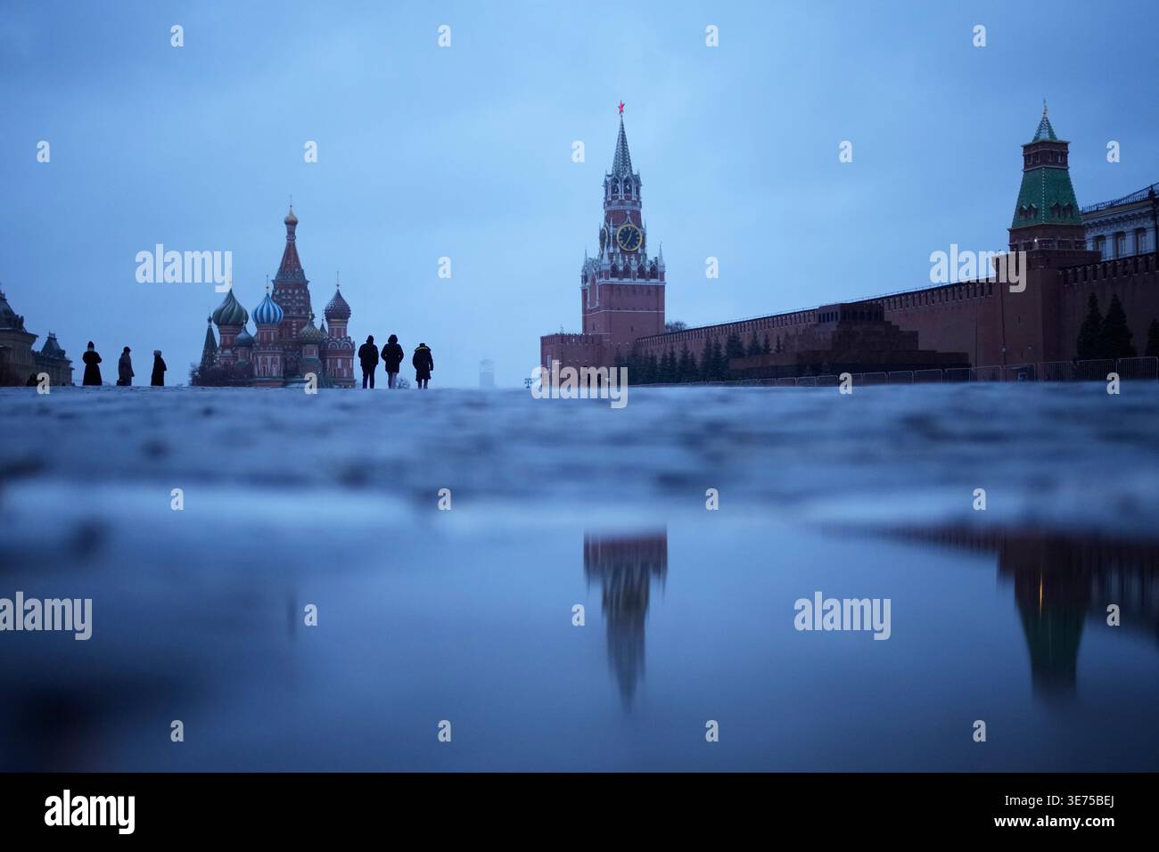People walk through Red Sqaure as it drizzles in Moscow, Thursday ...