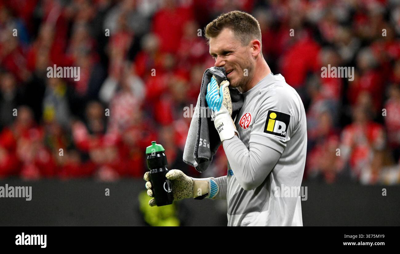 09 April 2026, Rhineland-Palatinate, Mainz: Soccer, men: UEFA Europa ...