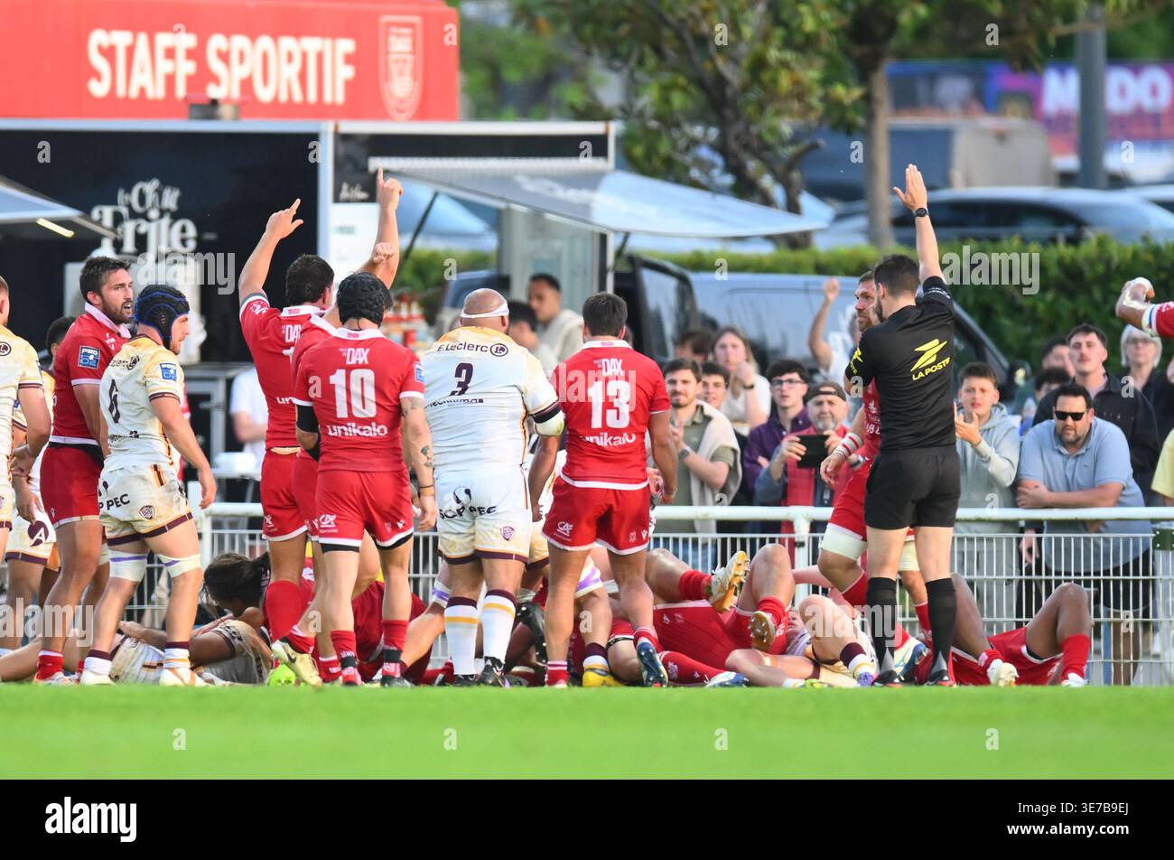 Team of Dax during the Pro D2 match between Dax and Soyaux at Stade ...