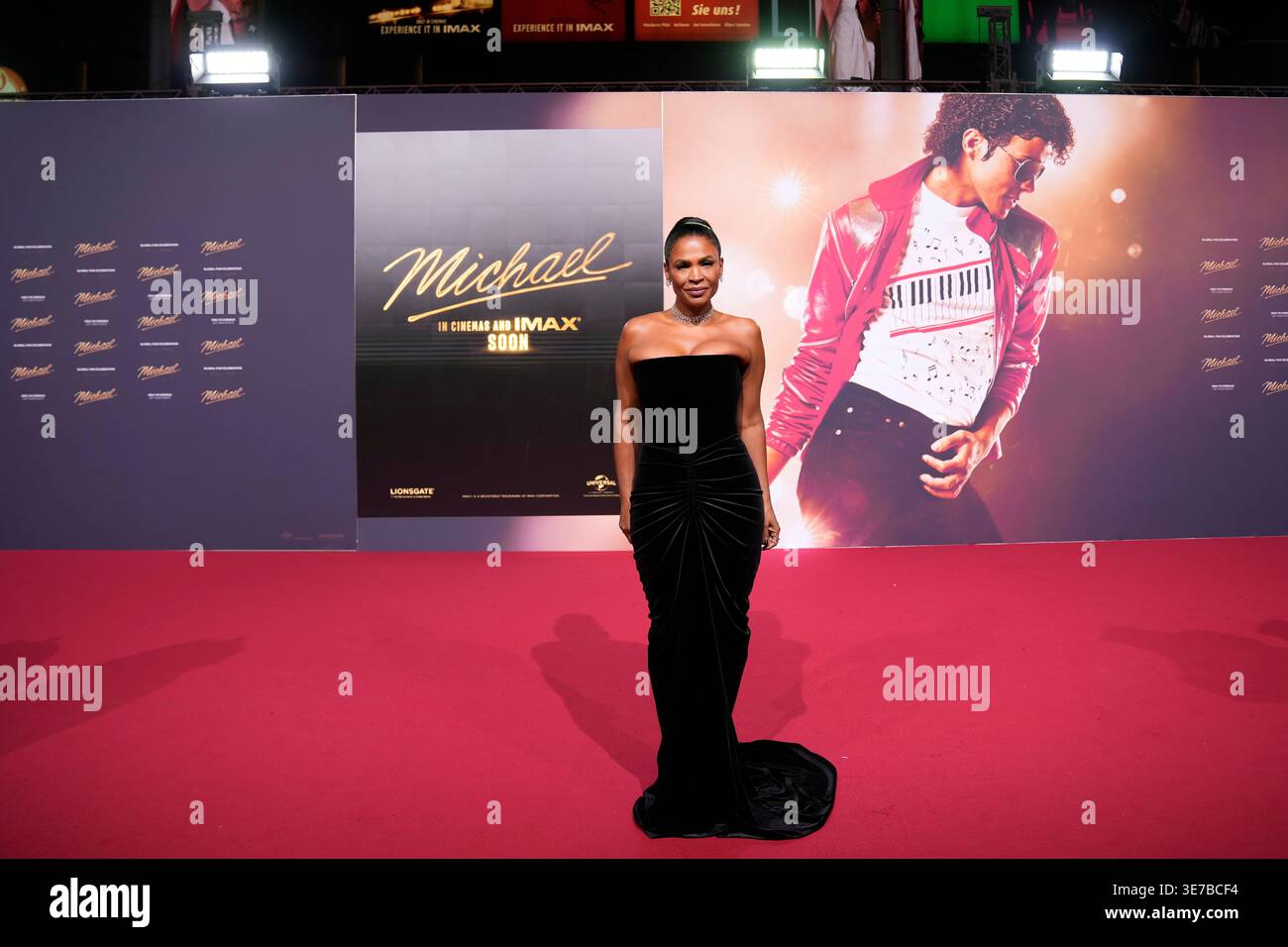Nia Long poses for photographers upon arrival at the global fan event ...