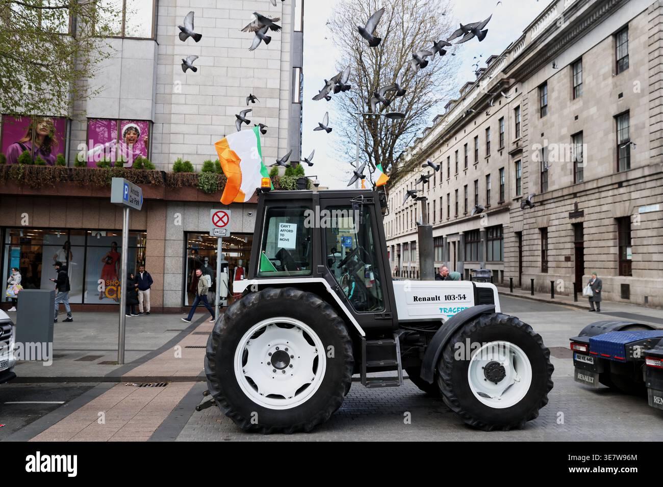 Tractors block O'Connell Street on the fifth day of the National Fuel ...