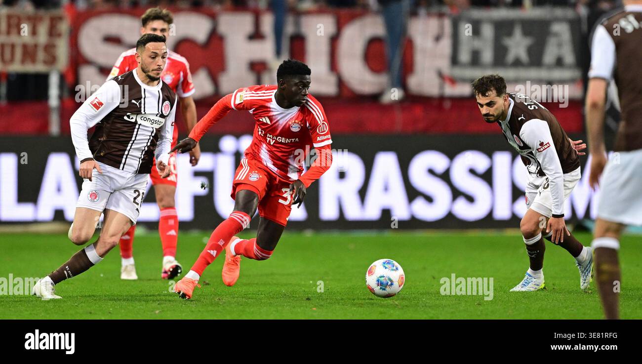 from left: Mathias Pereira Lage, Bara Sapoko Ndiaye (Bayern), Danel ...