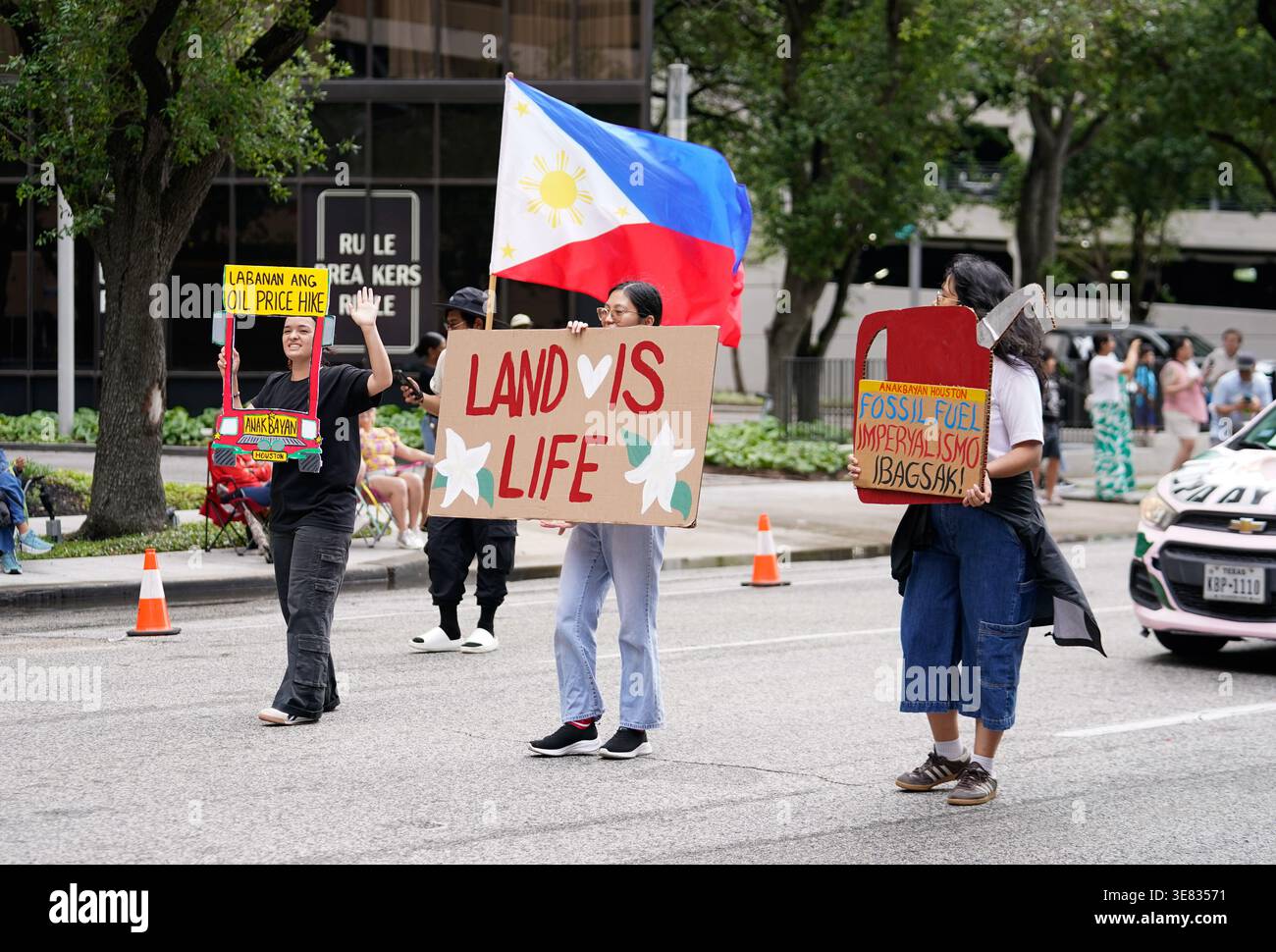 Parade participants displaying signs during 39th Annual Houston Art Car ...