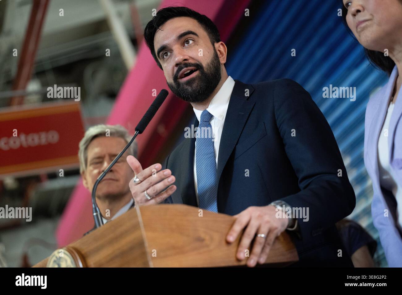 Photo by: NDZ/STAR MAX/IPx 2026 4/14/26 Mayor Zohran Mamdani holds a ...