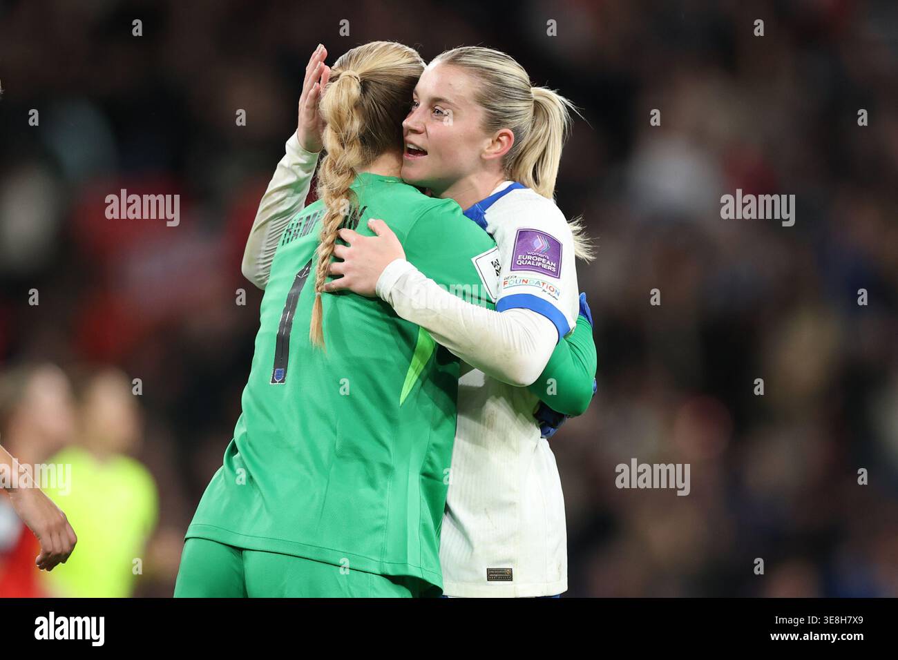 Hannah Hampton hugs Alessia Russo of England after the FIFA Women's ...
