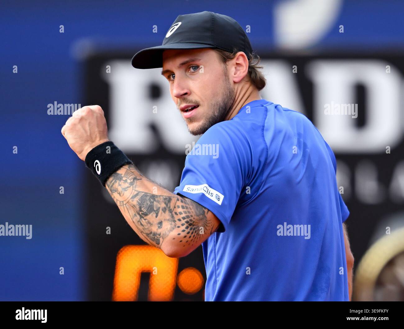 Munich, Germany. 18th Apr, 2026. Tennis: ATP Tour - Munich, singles ...