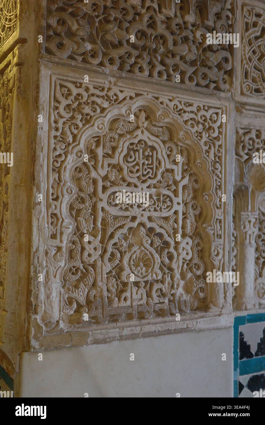 Scalloped cartouche hi-res stock photography and images - Alamy