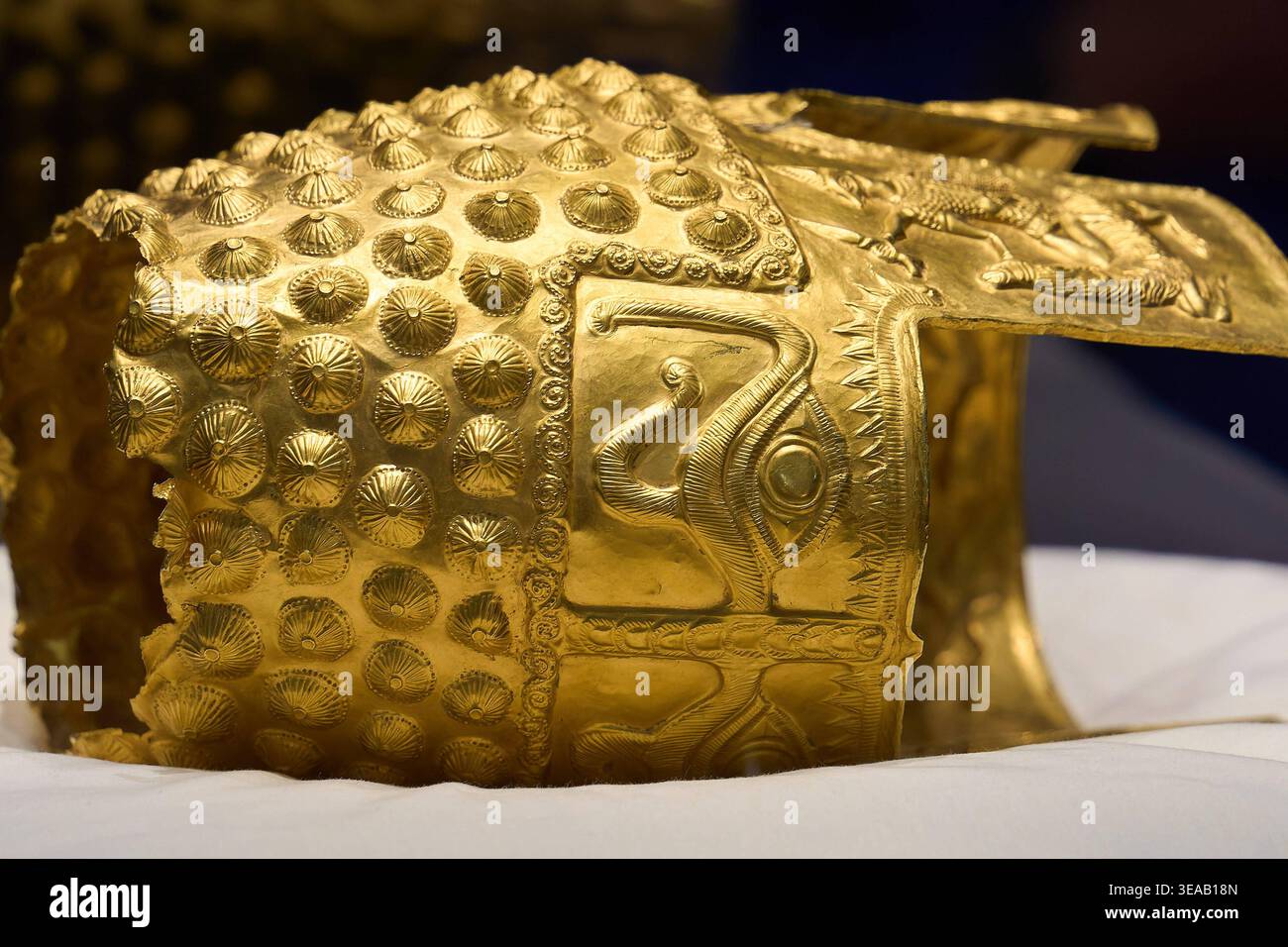 Dacian Treasure Returns Home Golden Helmet Of Cotofenesti Unveiled In