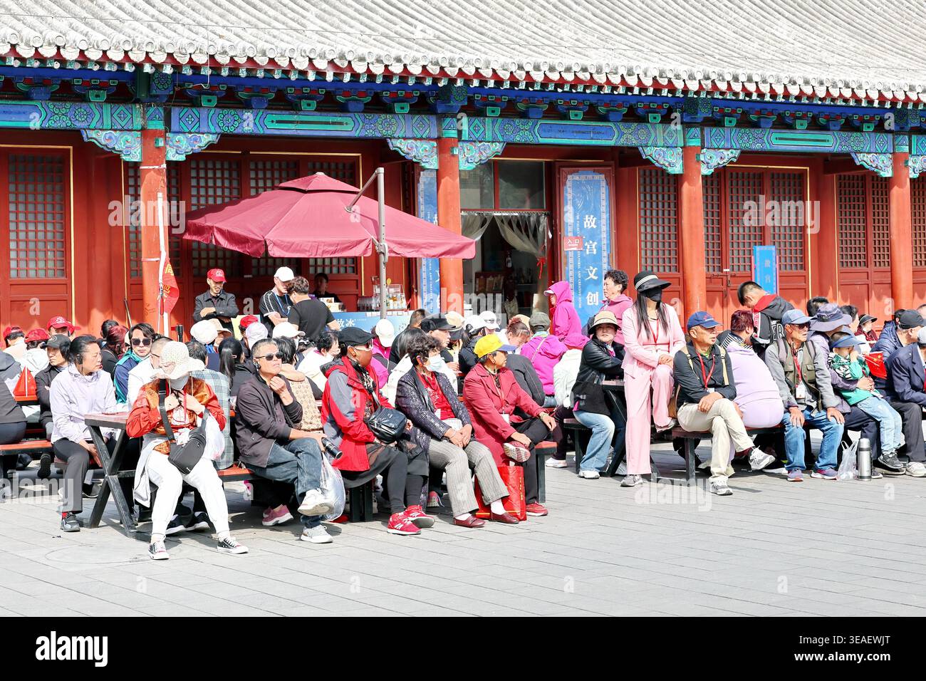 Visitors queue to enter the Palace Museum through the Meridian Gate in ...