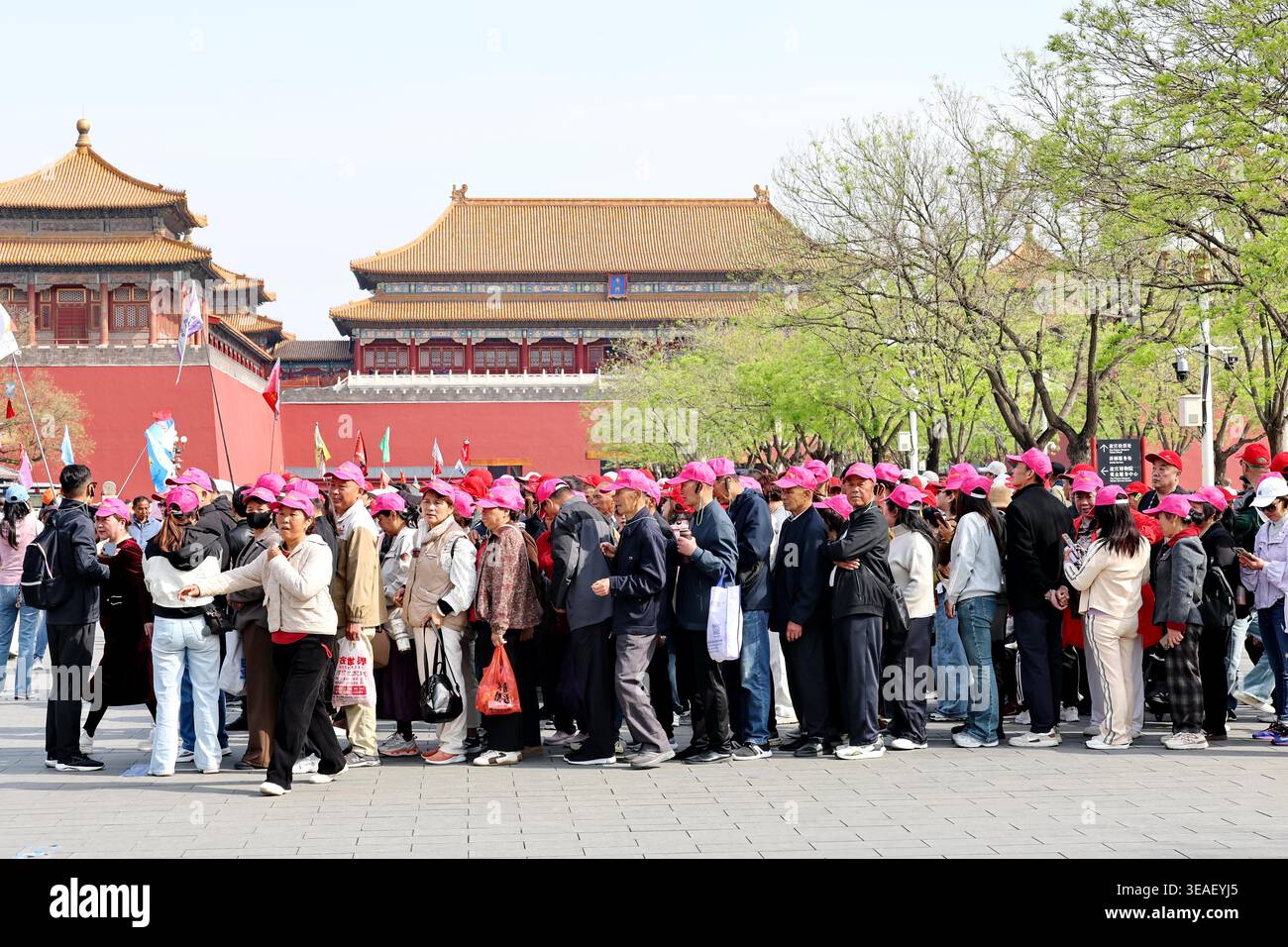 Visitors queue to enter the Palace Museum through the Meridian Gate in ...