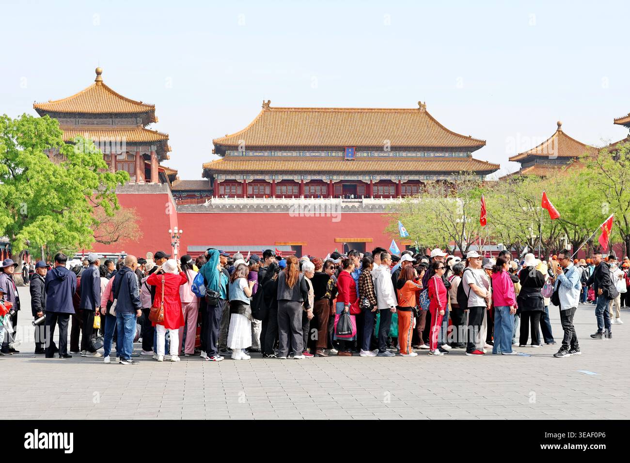 Visitors queue to enter the Palace Museum through the Meridian Gate in ...
