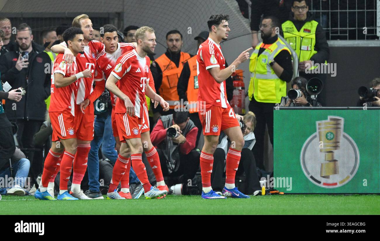 0:1 Goal, celebration, from the left Luis Diaz, goal scorer Harry Kane ...