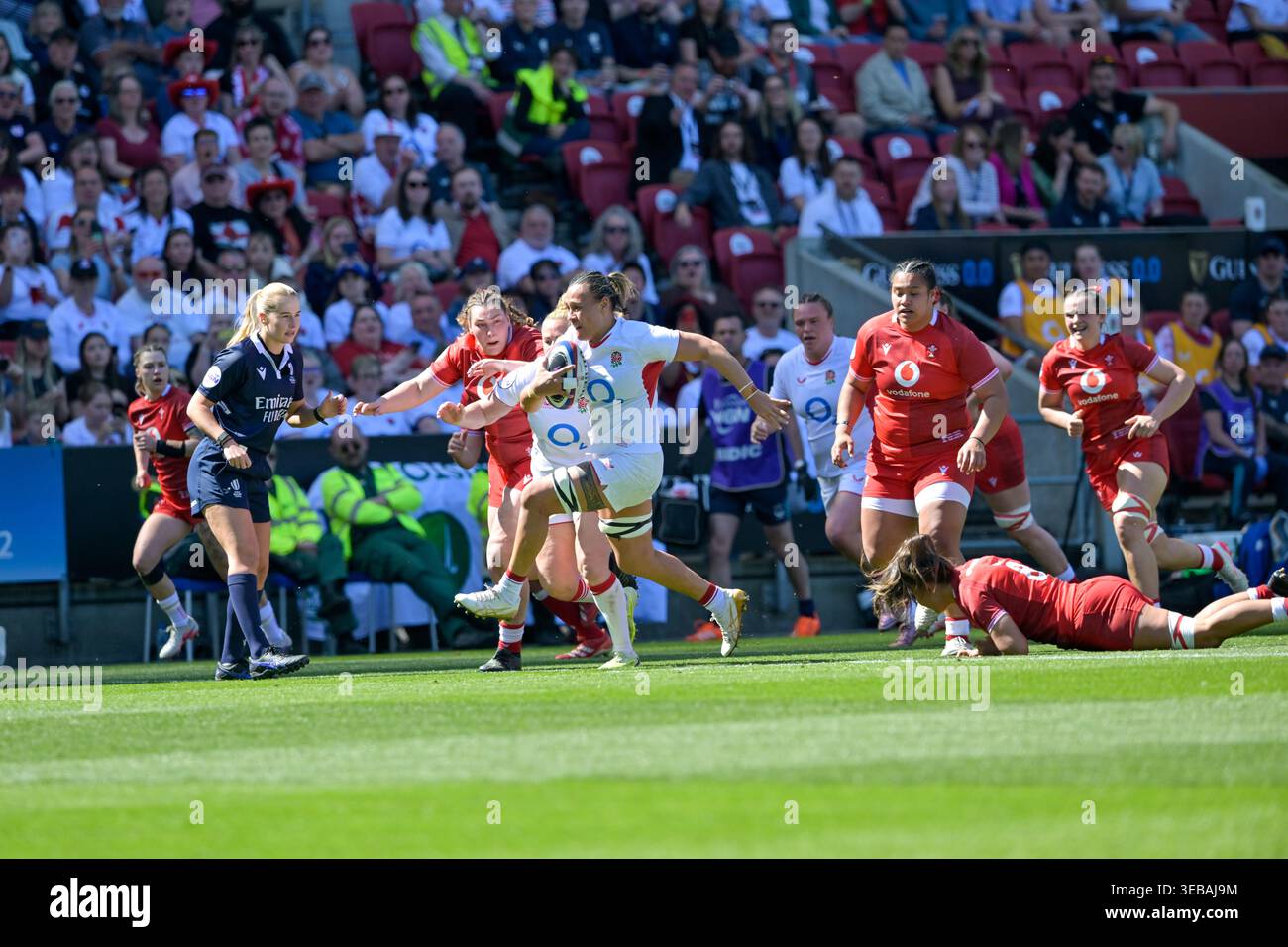 Bristol, ENGLAND. 25th Apr 2026. England's Maddie Feaunati scores the ...
