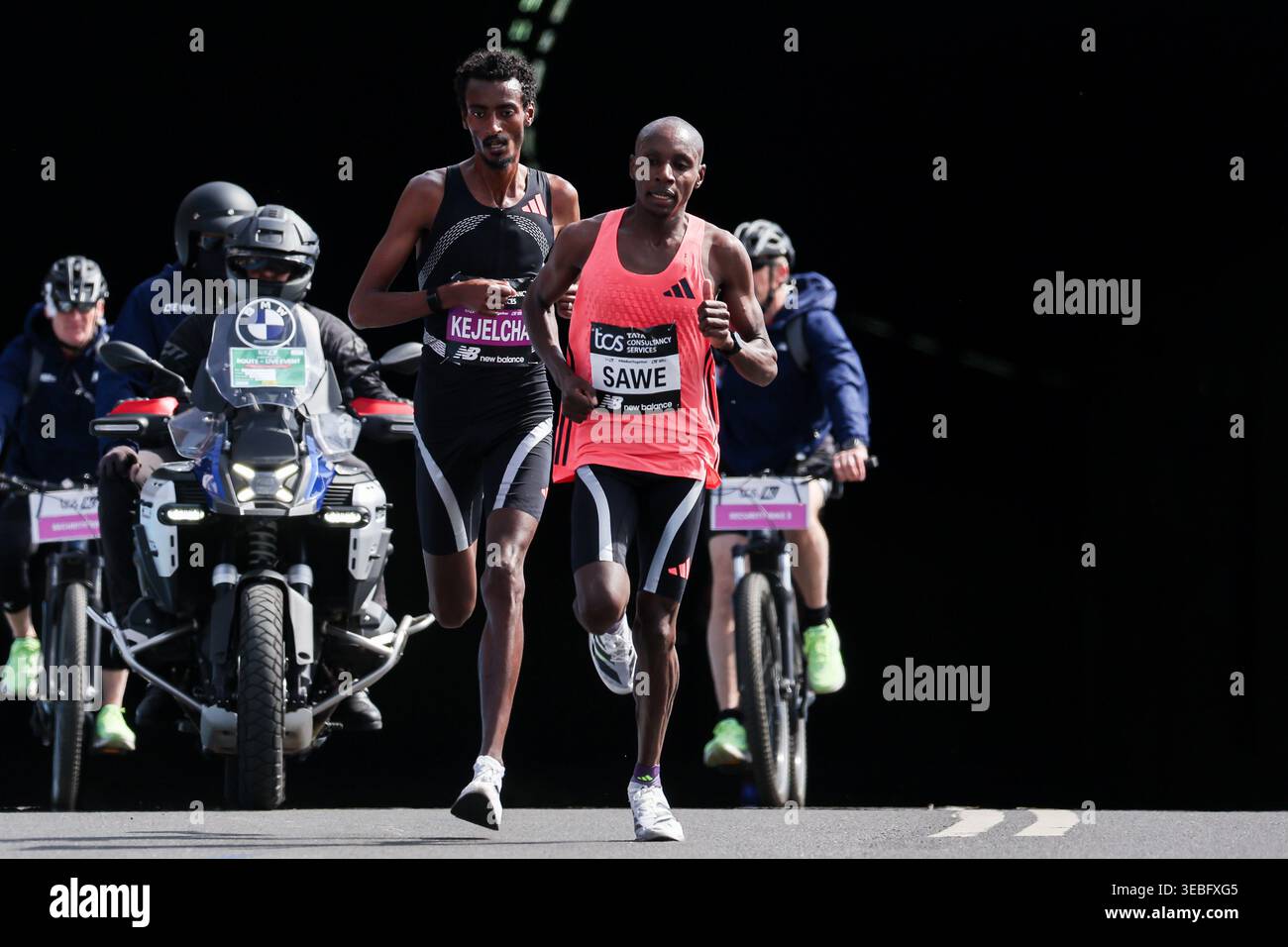 London, UK. 26th Apr, 2026. 2026 London Marathon; Sabastian Sawe of ...