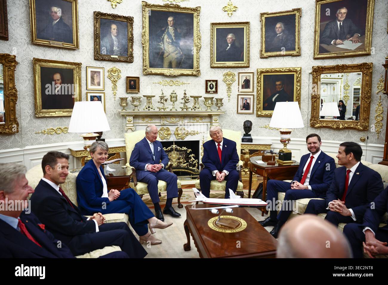 Donald trump 2026 oval office hi-res stock photography and images - Alamy