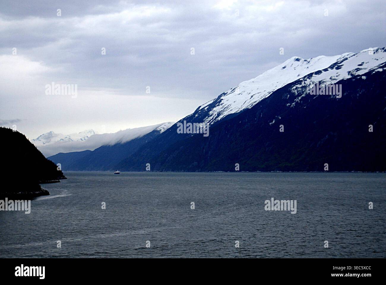 SKAGWAY / ALASKA/USA Reatuarant and food service in Norwegian pearl ...