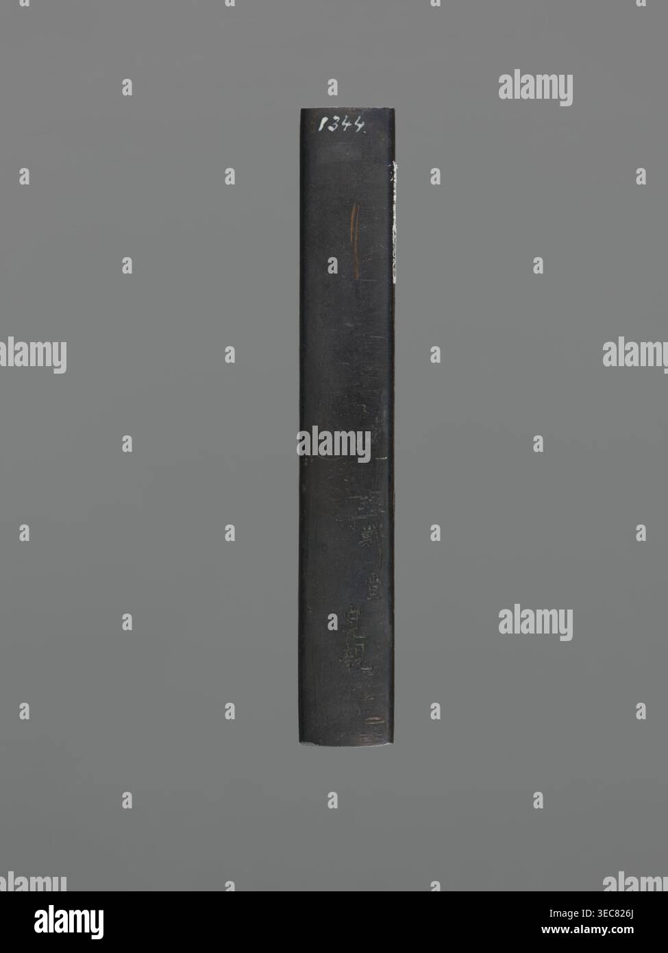 Thin vertical object centered hi-res stock photography and images - Alamy
