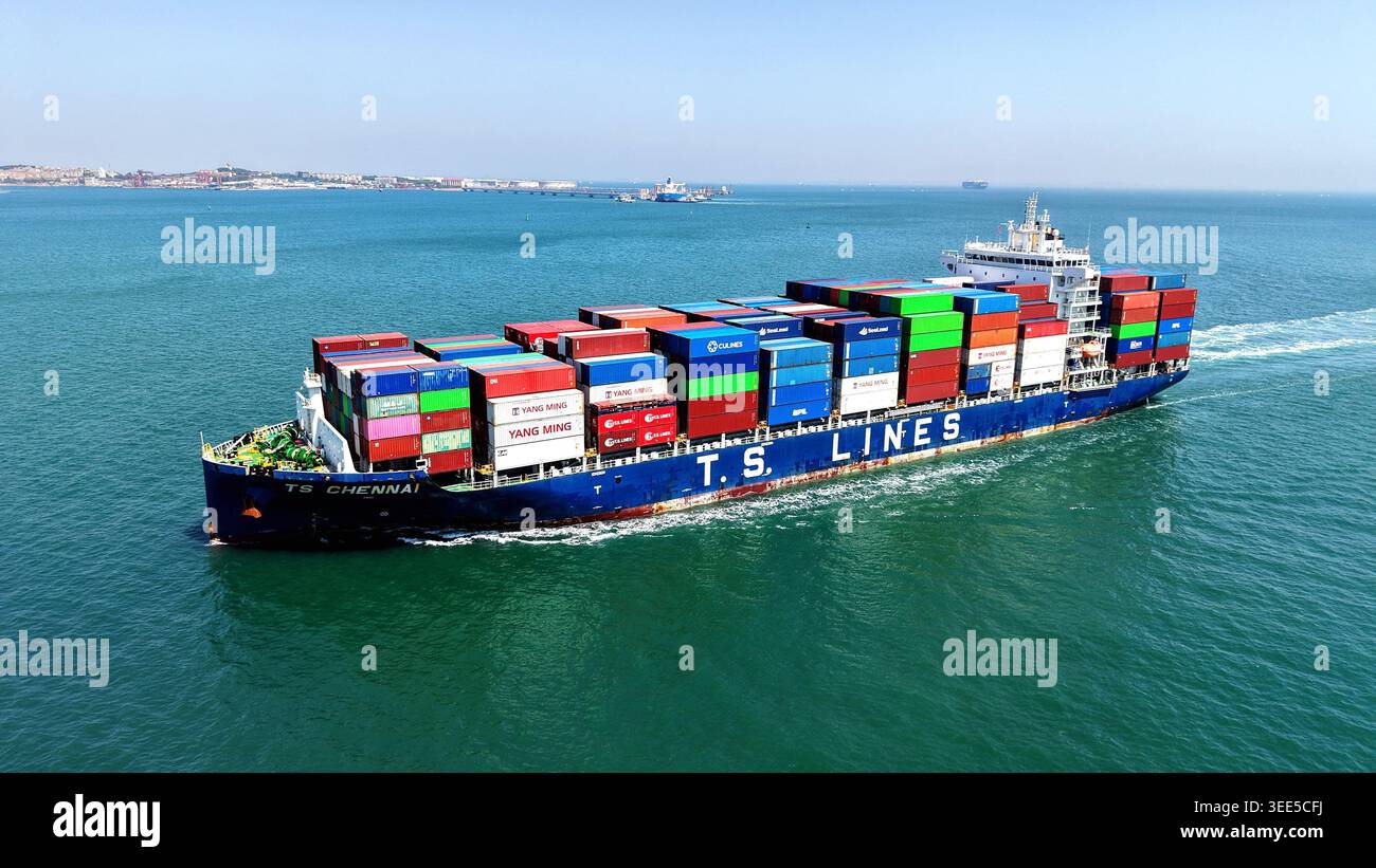 A cargo ship loads and unloads foreign trade containers at Qingdao Port ...