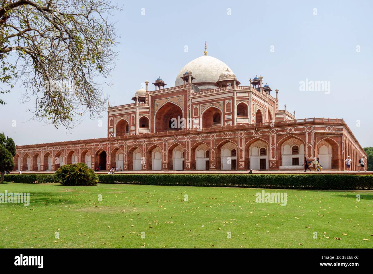 Tomb monument featuring marble hi-res stock photography and images - Alamy