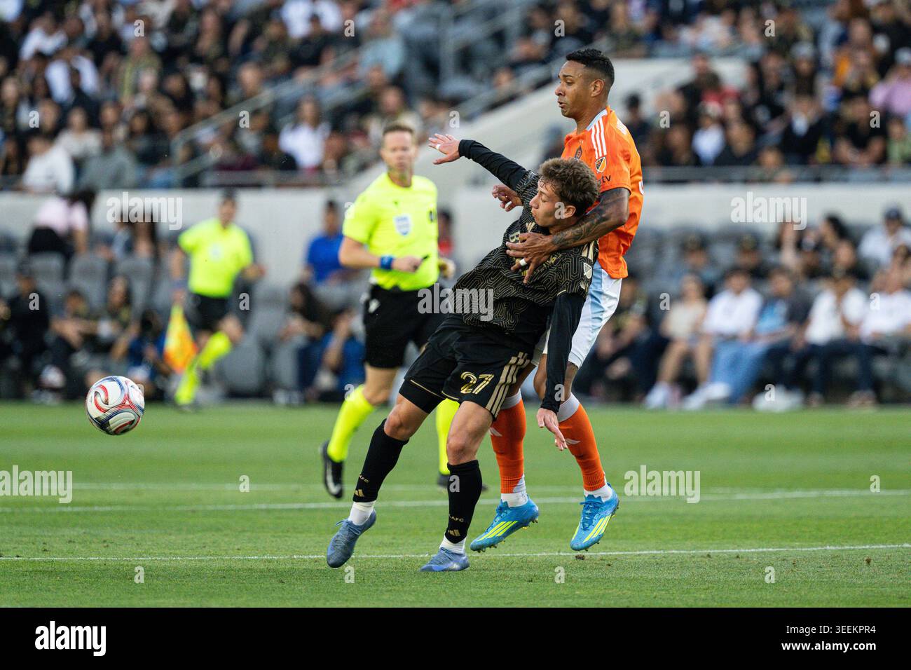 Houston Dynamo defender Antônio Carlos (3) challenges LAFC forward ...