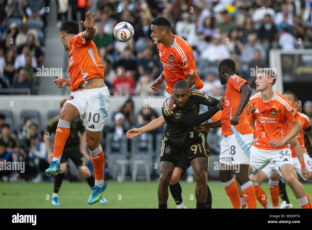 Houston Dynamo defender Antônio Carlos (3) wins a header against LAFC ...