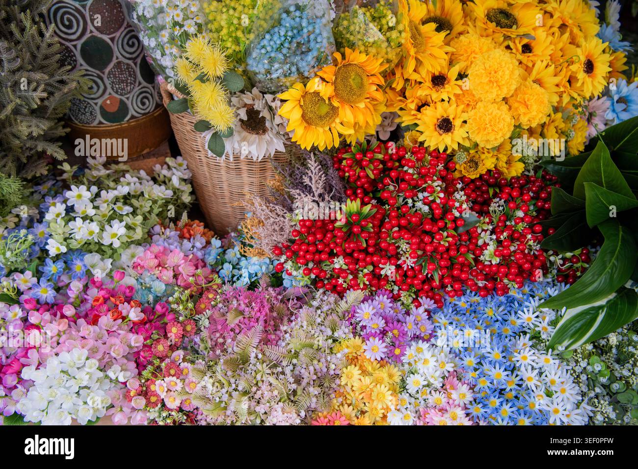 Fresh Flower Market at Pak Khlong in City of Bangkok in Thailand ...