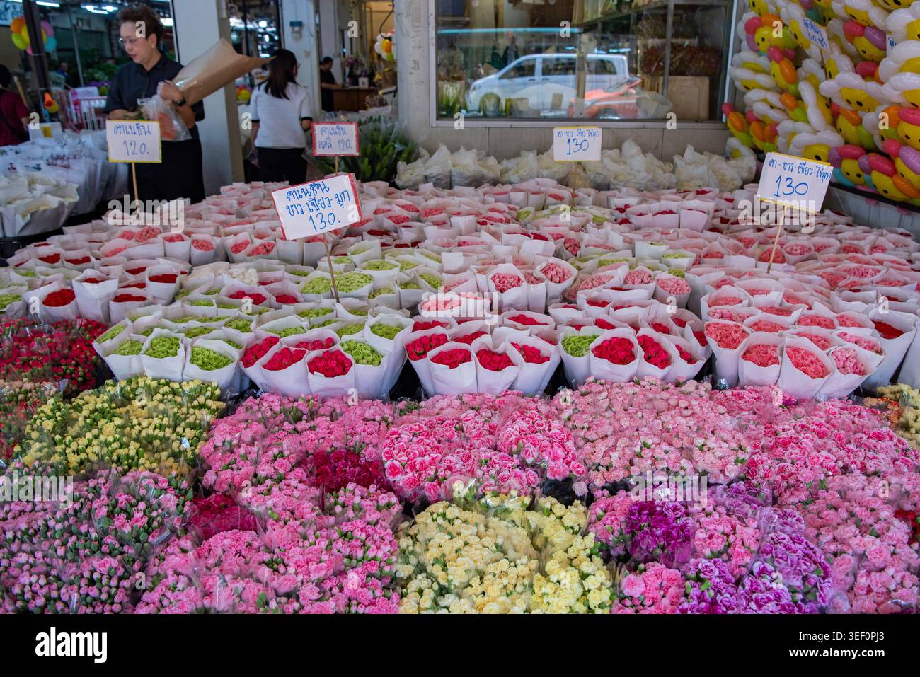 Fresh Flower Market at Pak Khlong in City of Bangkok in Thailand ...
