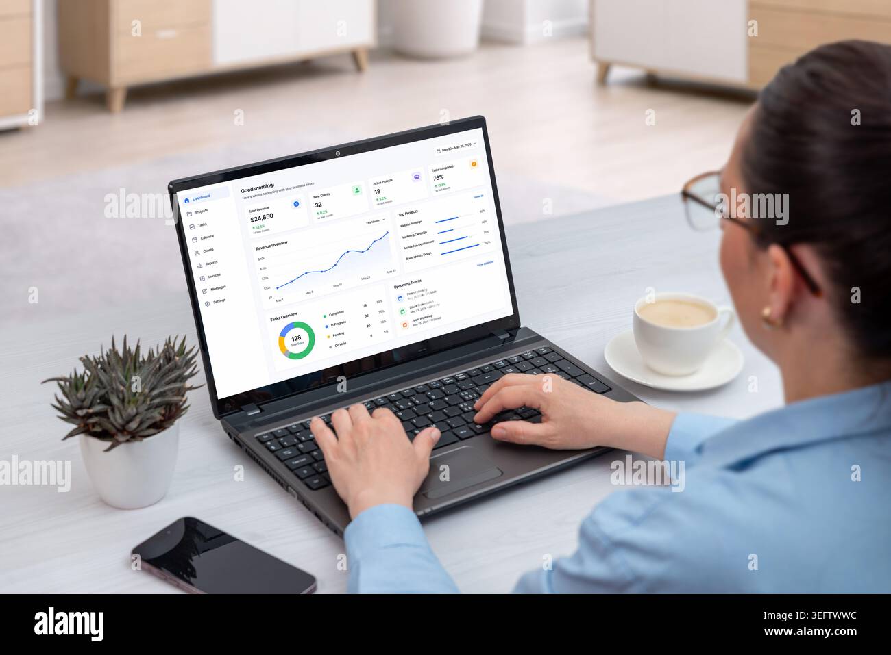 Modern project management dashboard hi-res stock photography and images ...