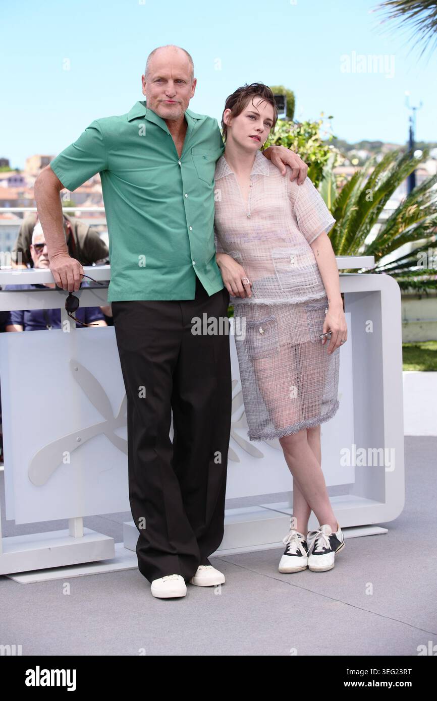 Woody Harrelson and Kristen Stewart attend the photocall of "Full Phil ...