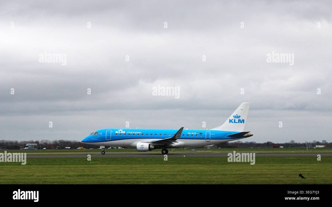 Amsterdam Schiphol Airport: KLM Cityhopper Embraer 175 takes off from ...