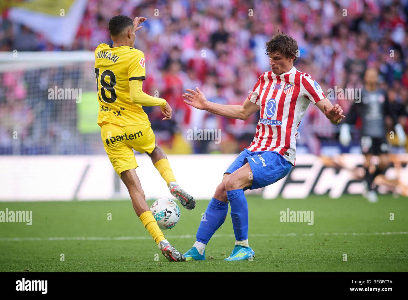 Atletico de Madrid’s Robin Le Normand (r) and Girona FC’s Ounahi during ...