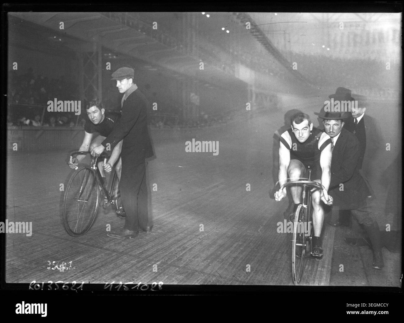 1914 1945 cycling portrait Black and White Stock Photos & Images - Alamy