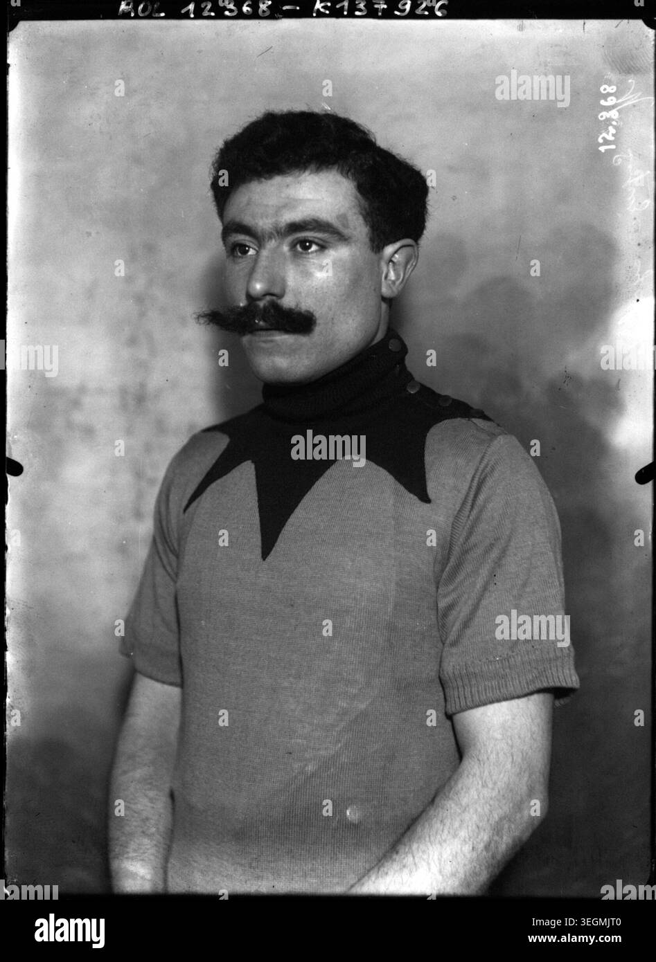 Sports figure portrait 1911 hi-res stock photography and images - Alamy