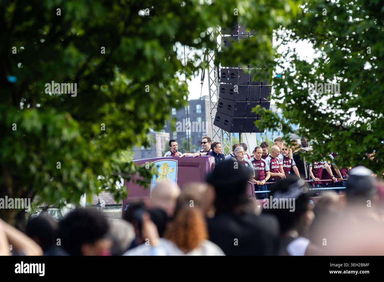Aston Villa players and fans celebrate winning the europa league in ...