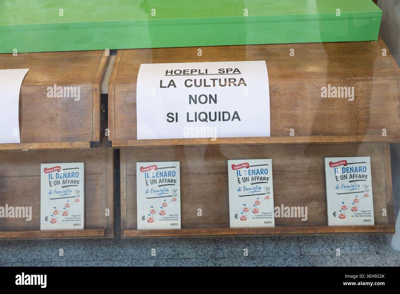 IPA84999249 - Milan, Libreria Hoepli, 5/23/2026, Flash-mob in front of ...