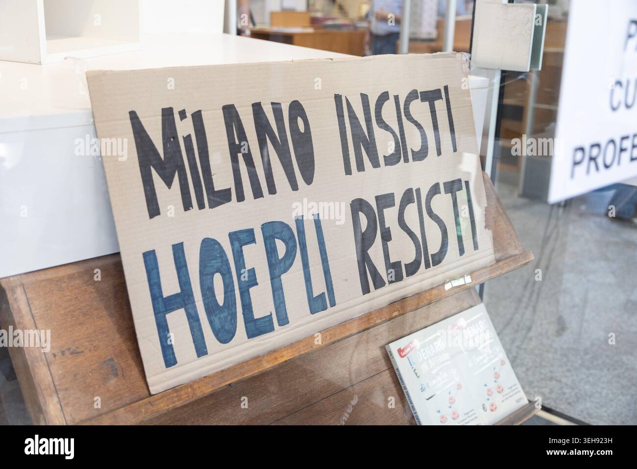 IPA84999215 - Milan, Libreria Hoepli, 5/23/2026, Flash-mob in front of ...
