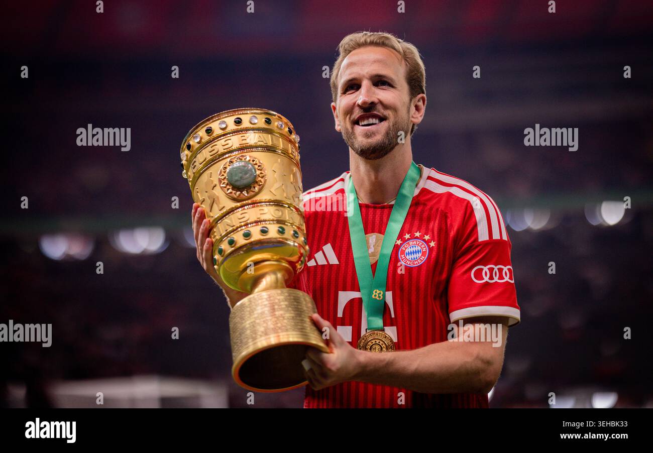 Berlin, Germany. 23rd Mai 2026. Jubel Harry Kane (FCB) mit Pokal Bayern ...