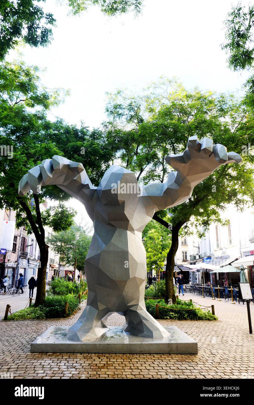 14.05.2026, Tours - Frankreich. Grüne Lunge , Place de Grand MarchÃ mit ...