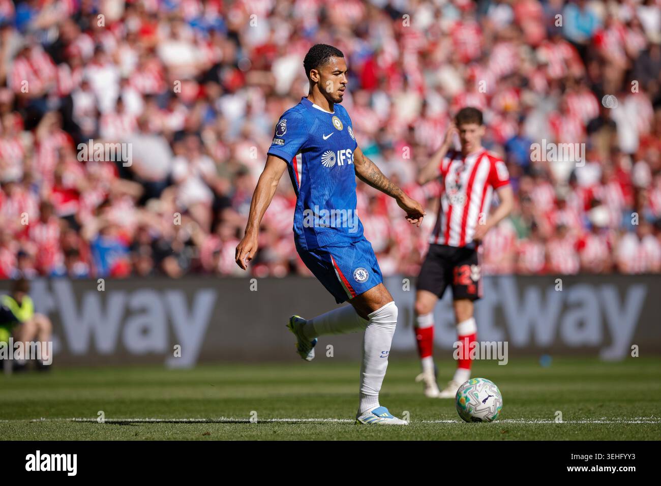 Levi Colwill of Chelsea controls play during the Sunderland v Chelsea ...