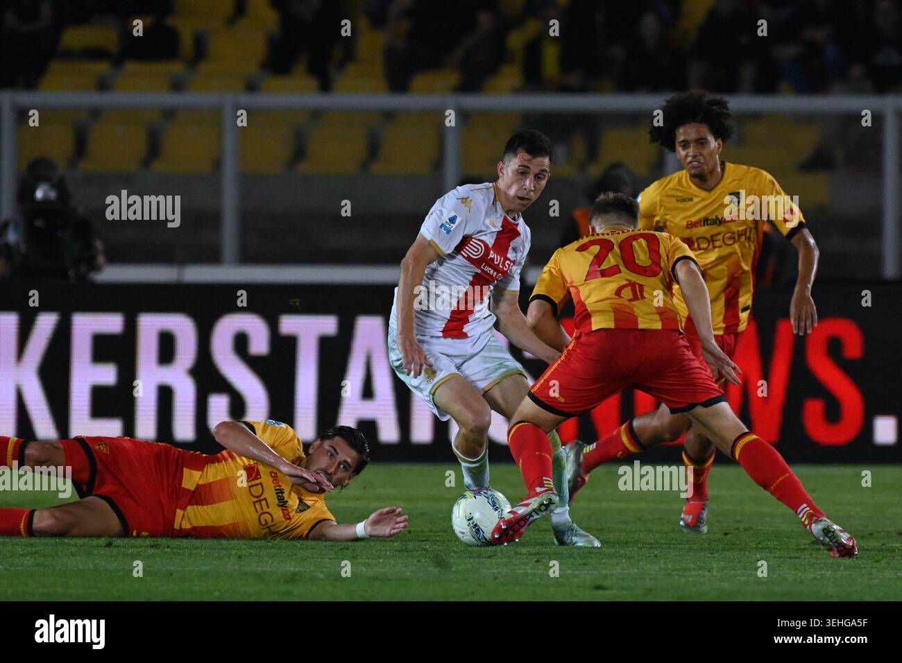 IPA85047538 - Patrizio Masini (Genoa CFC) in action during US Lecce vs ...
