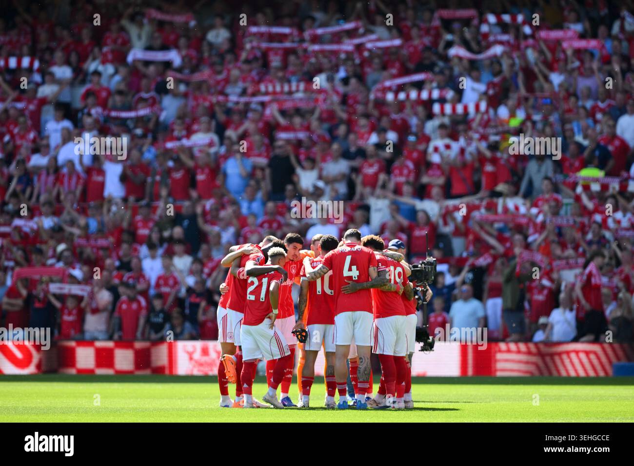 Forest players in a huddle during the Premier League match between ...