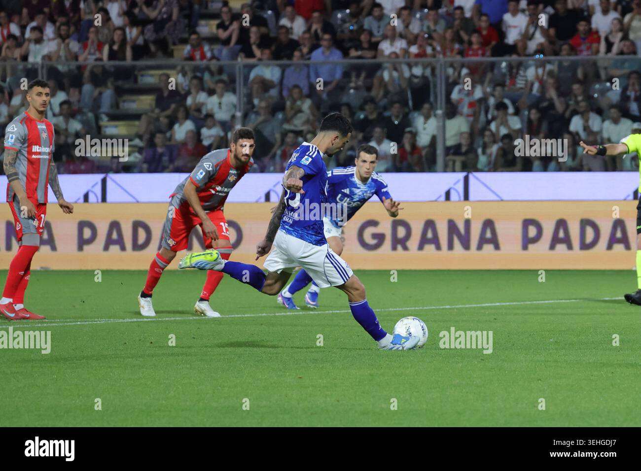 scores the goal 1-3 Como’s Lucas Da Cunha during the Serie A soccer ...