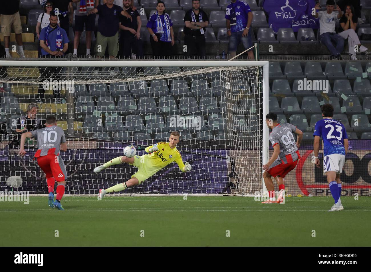 Cremonese's Federico Bonazzoli scores the goal 1-2 during the Serie A ...