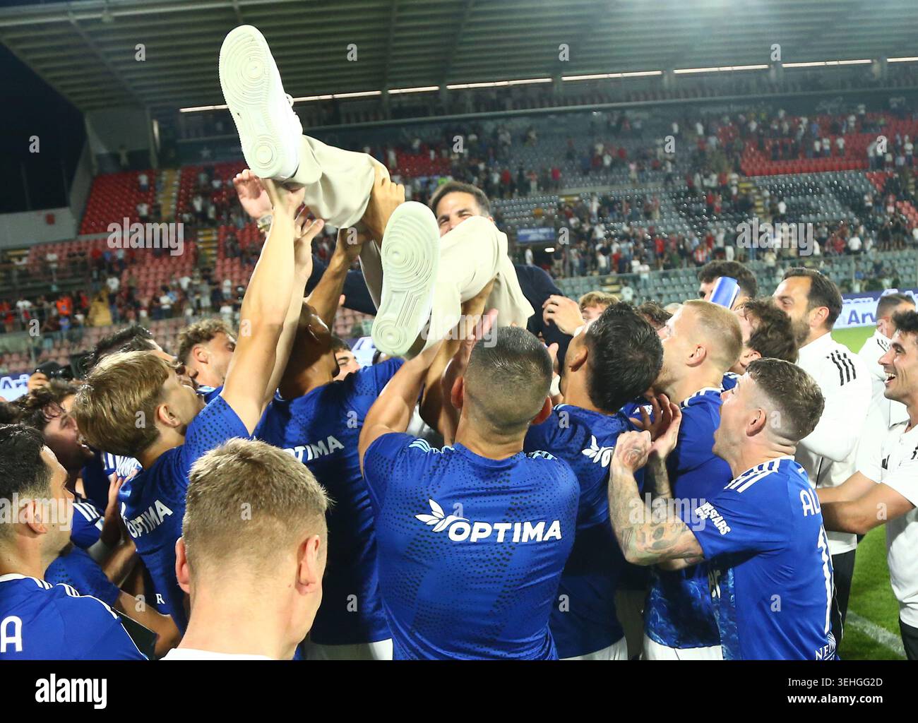 Como's player celebrates during the Serie A soccer match between ...