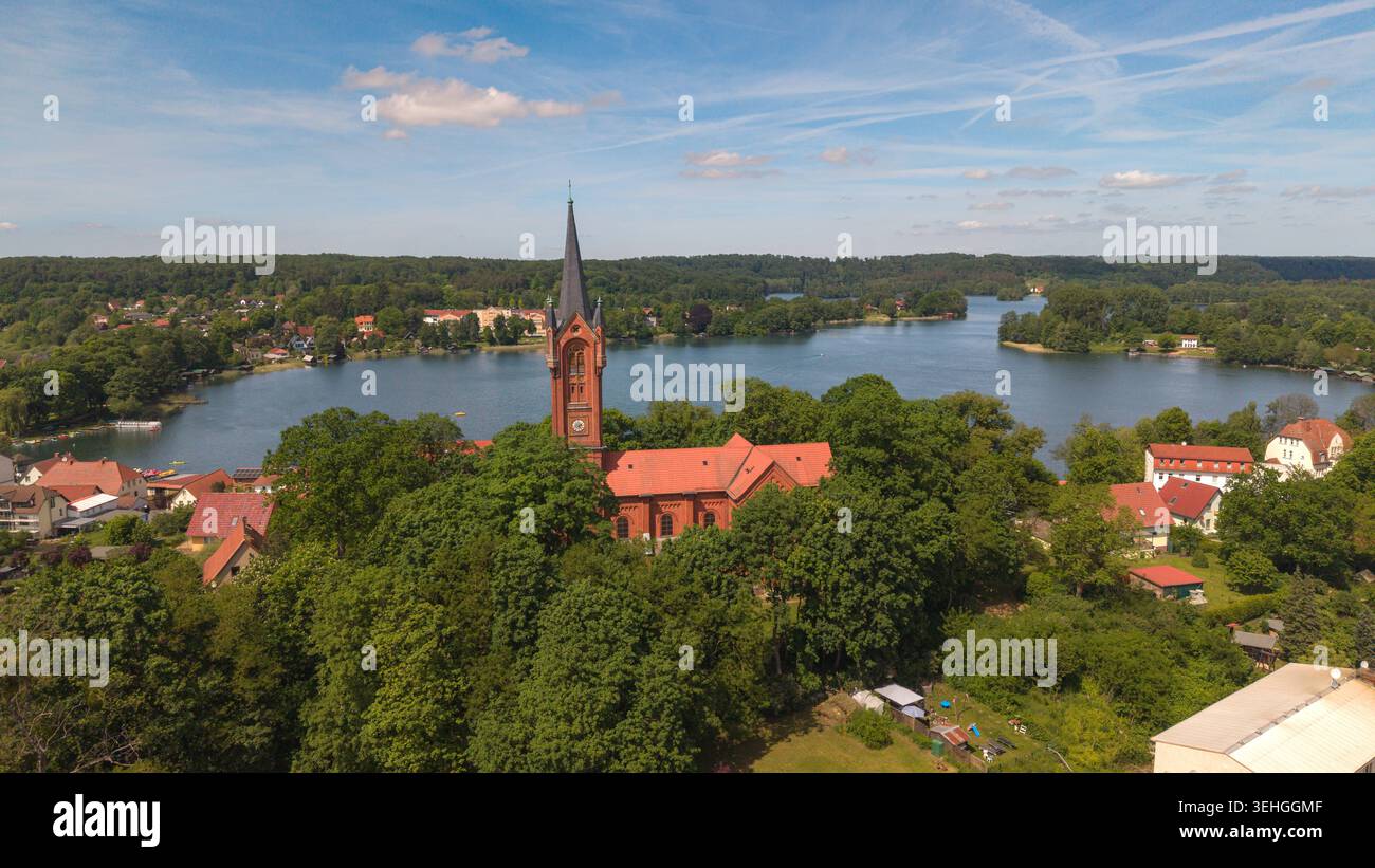 24.05.2026 - Blick auf den Feldberger Haussee und die Stadtkirche ...