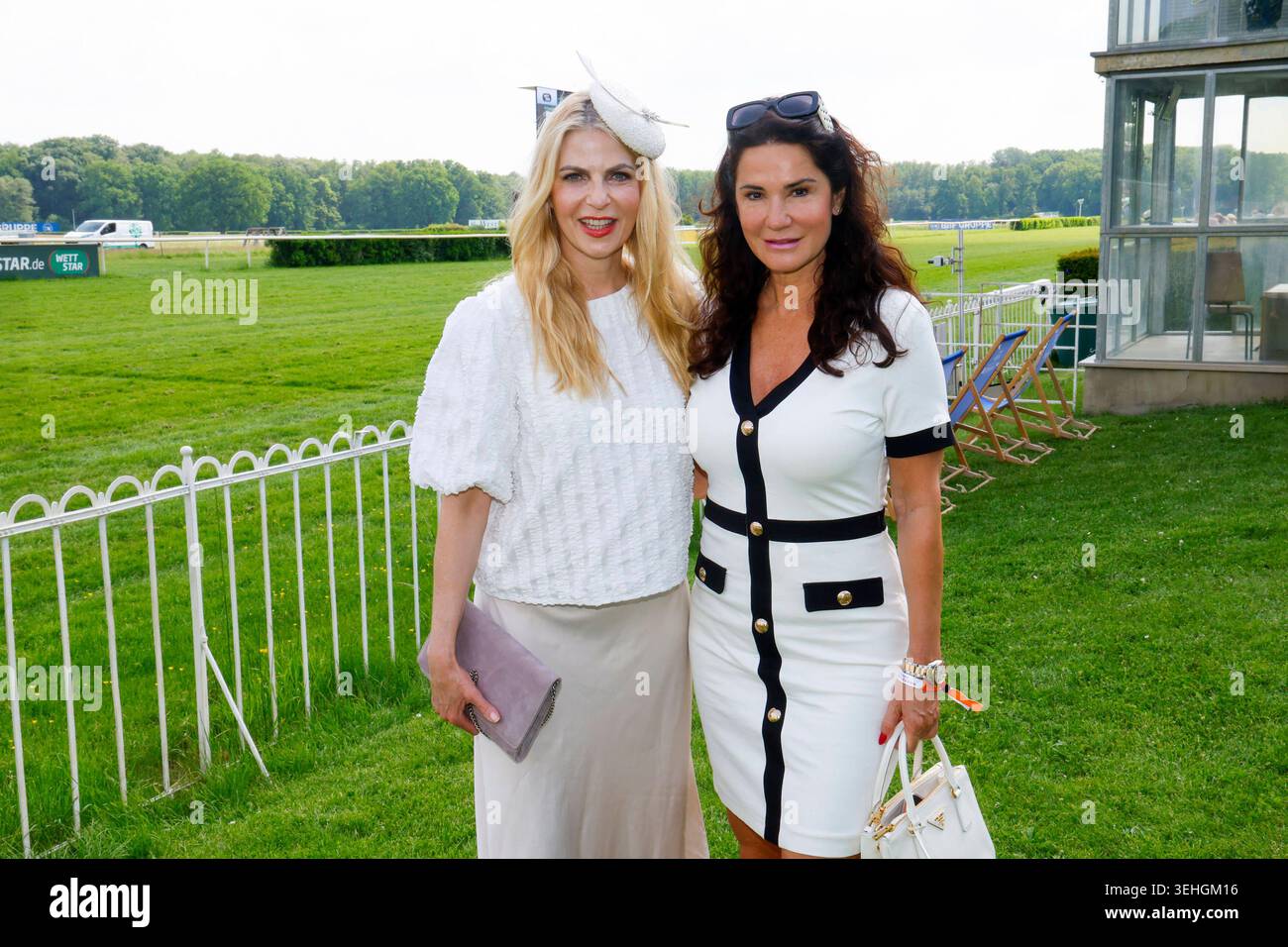 Tanja Bülter, Mariella Ahrens beim Fashion Raceday auf der Rennbahn ...