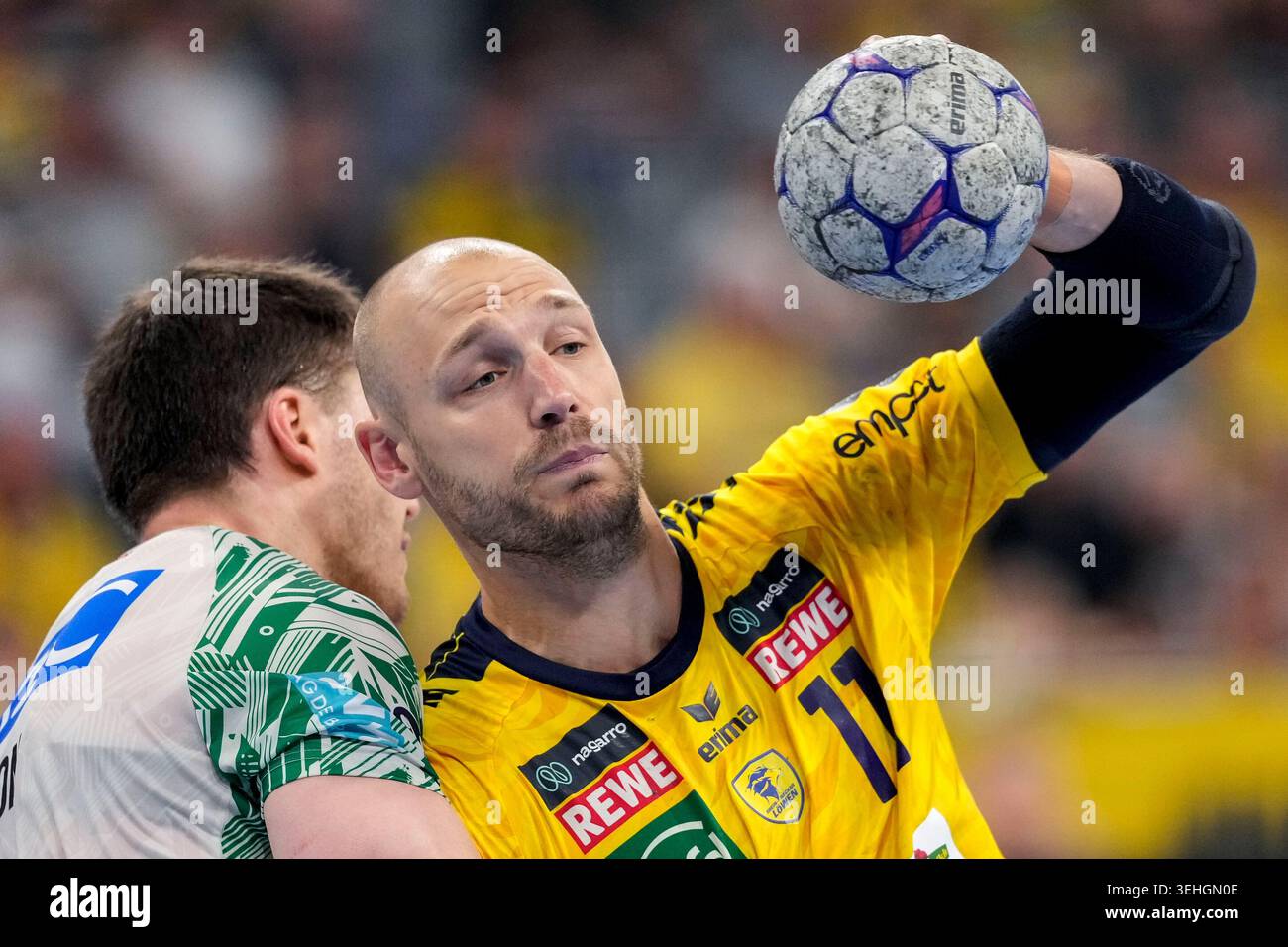 v.li.: Elvar Örn Jonsson (SCM, 19), Lukas Sandell (RNL, 11), Zweikampf ...