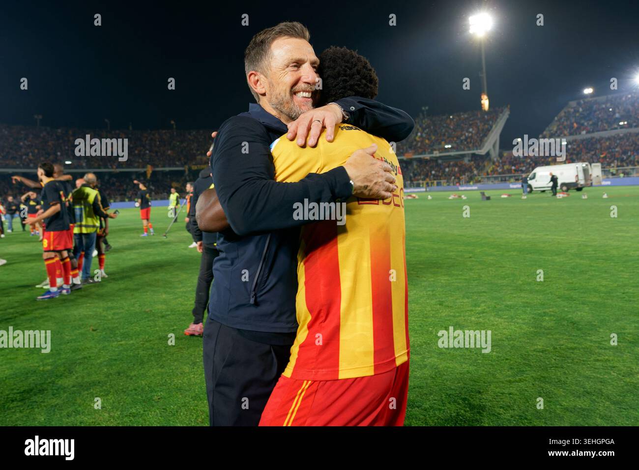 IPA85050236 - coach Eusebio Di Francesco of US Lecce celebrates with ...