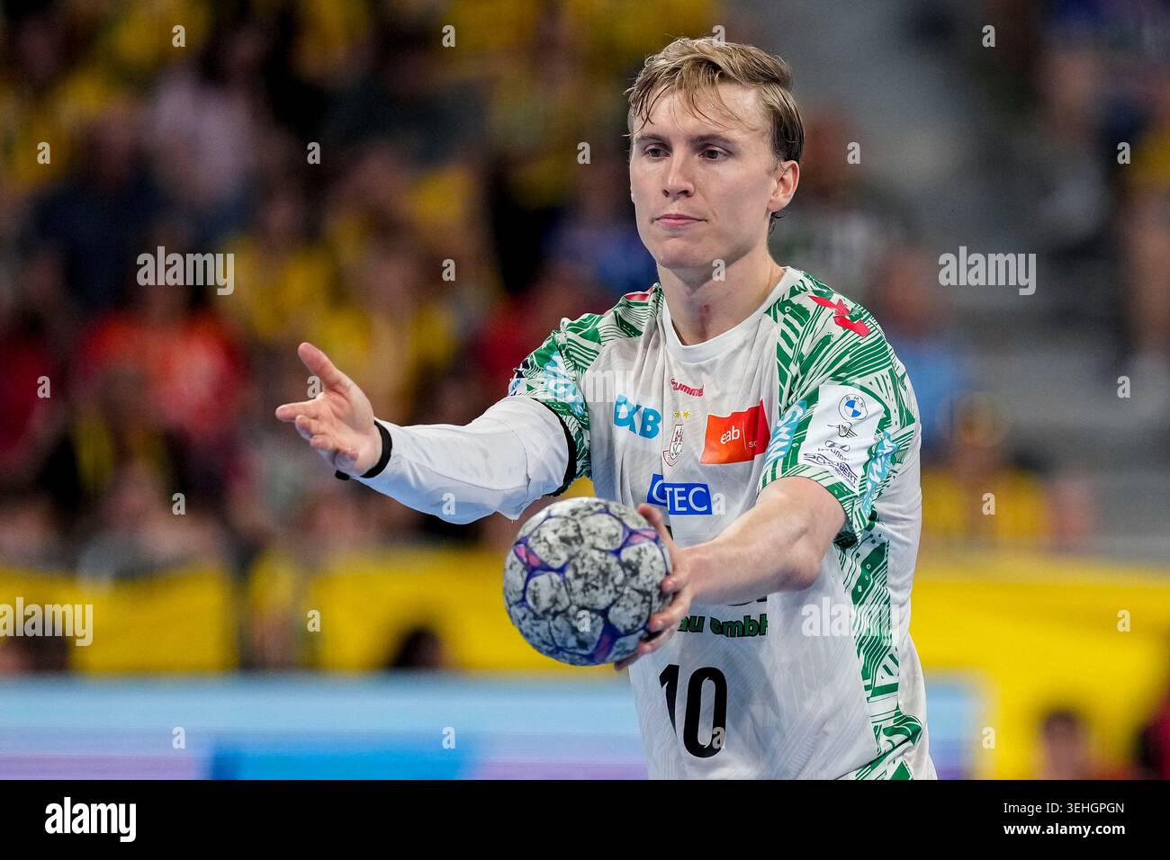 Gisli Thorgeir Kristjansson (SCM, 10), on the ball, giving instructions ...